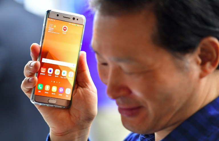 US flight evacuated after another Samsung phone fire